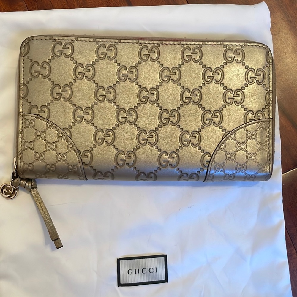 Gucci Gold Monogram Wallet,Paperwork Included - Gem